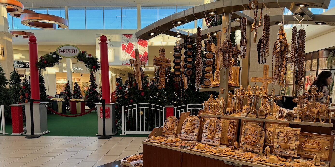 Seasonal retailers begin opening at The Empire Mall - SiouxFalls.Business